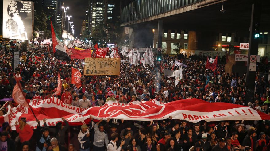 La primera protesta contra Temer a horas de asumir el poder | MUNDO ...