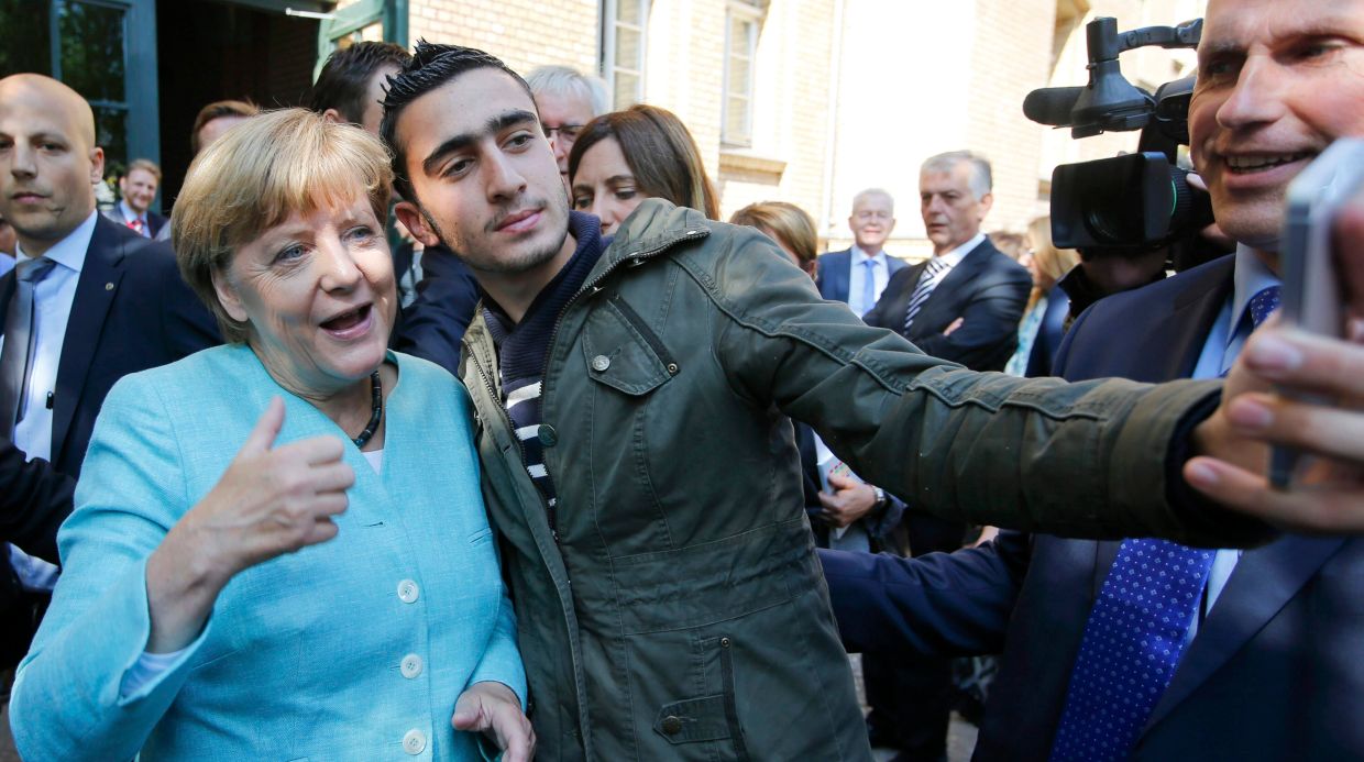 "Mamá Merkel", el grito de amor de los refugiados en Alemania | MUNDO ...