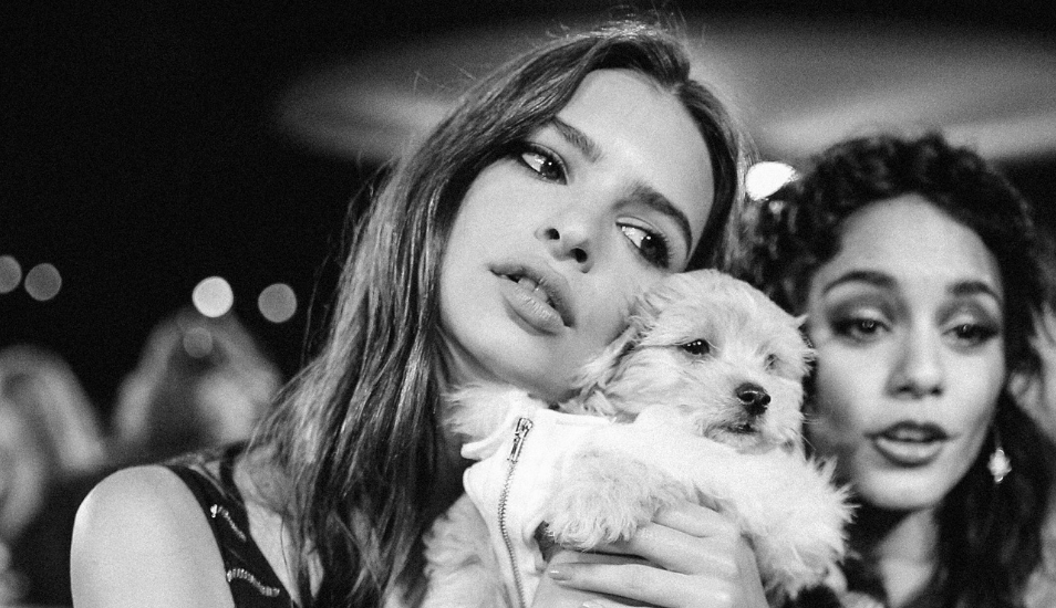 Emily Ratajkowski disfruta de "Con altura" , tema de J Balvin y Rosalía ...