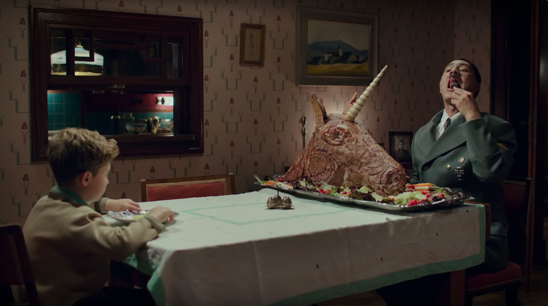"Jojo Rabbit" con Taika Waititi y Scarlett Johansson lanza su tráiler ...