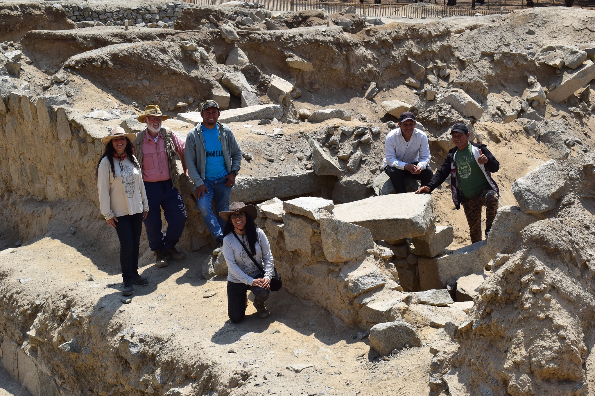 Áncash: hallan escalera de piedra con más de 4 mil años de antigüedad en Casma | FOTOS | PERU ...