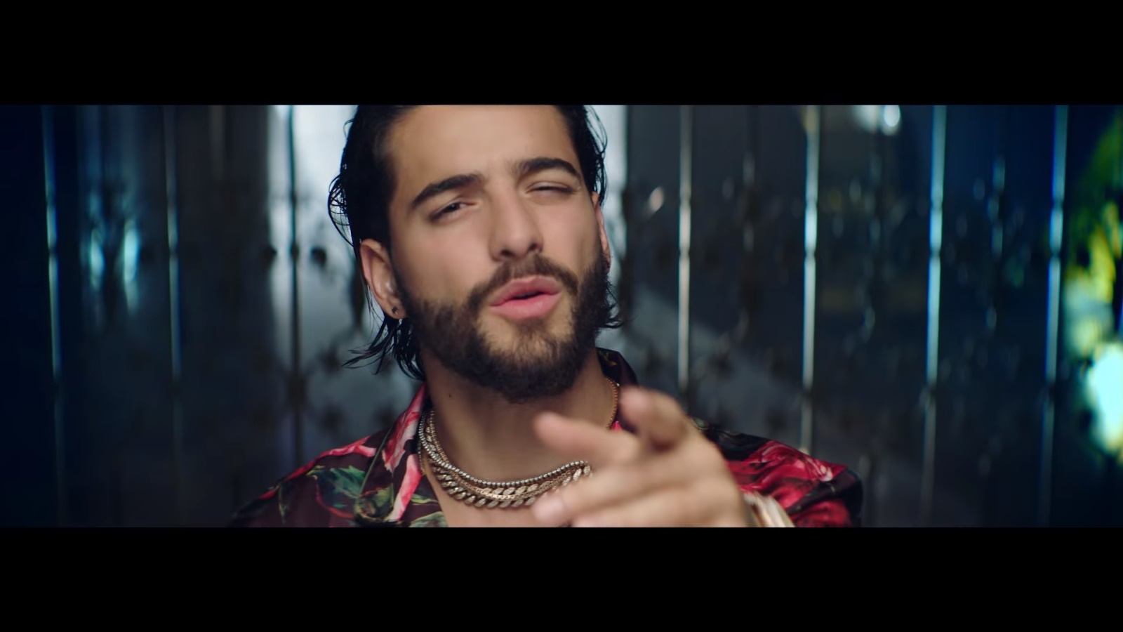 YouTube: en nuevo videoclip Maluma ya no roba corazones, sino un banco ...