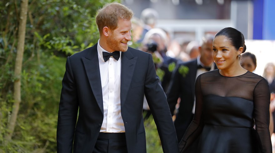El príncipe Harry y Meghan Markle deslumbran en el avant premiere de ...