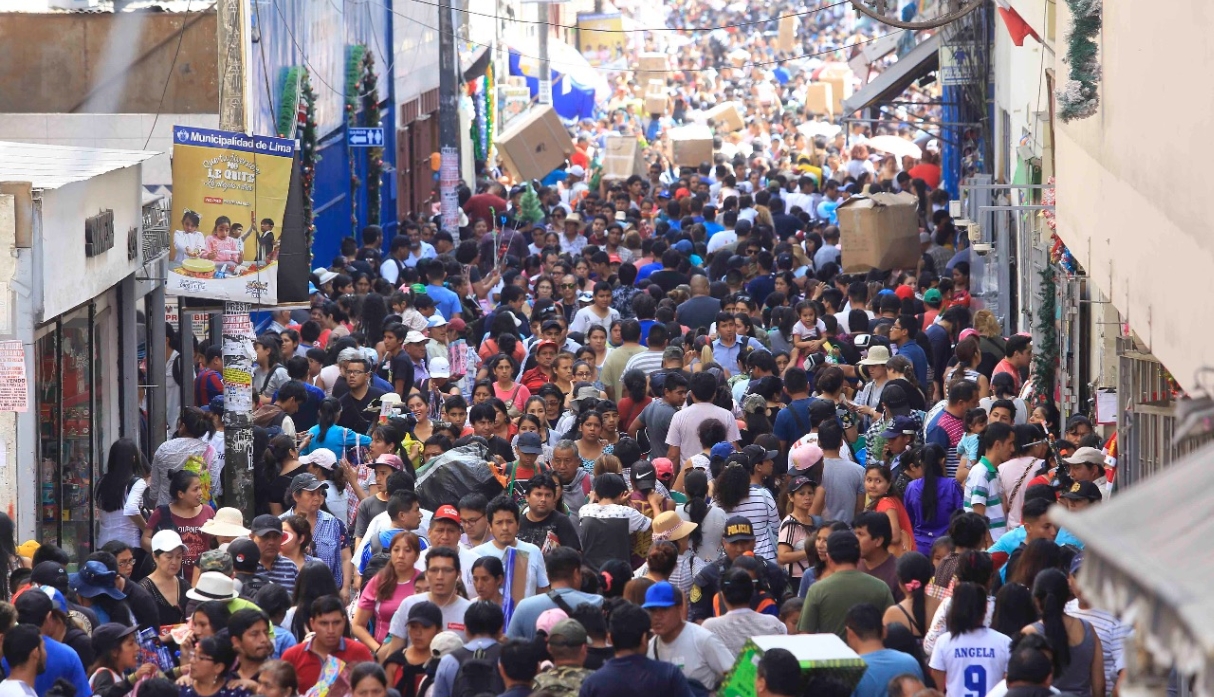 Mercado Central está abarrotado: hay hasta 8 personas por metro ...